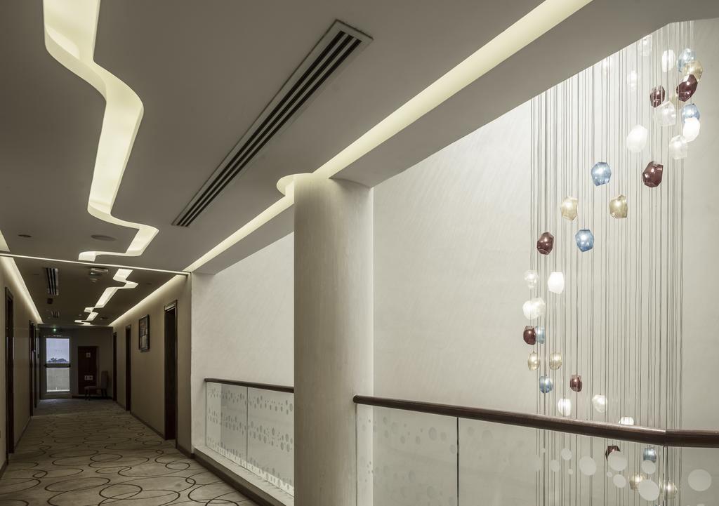 Pyramid Hotel – Sazand Co.